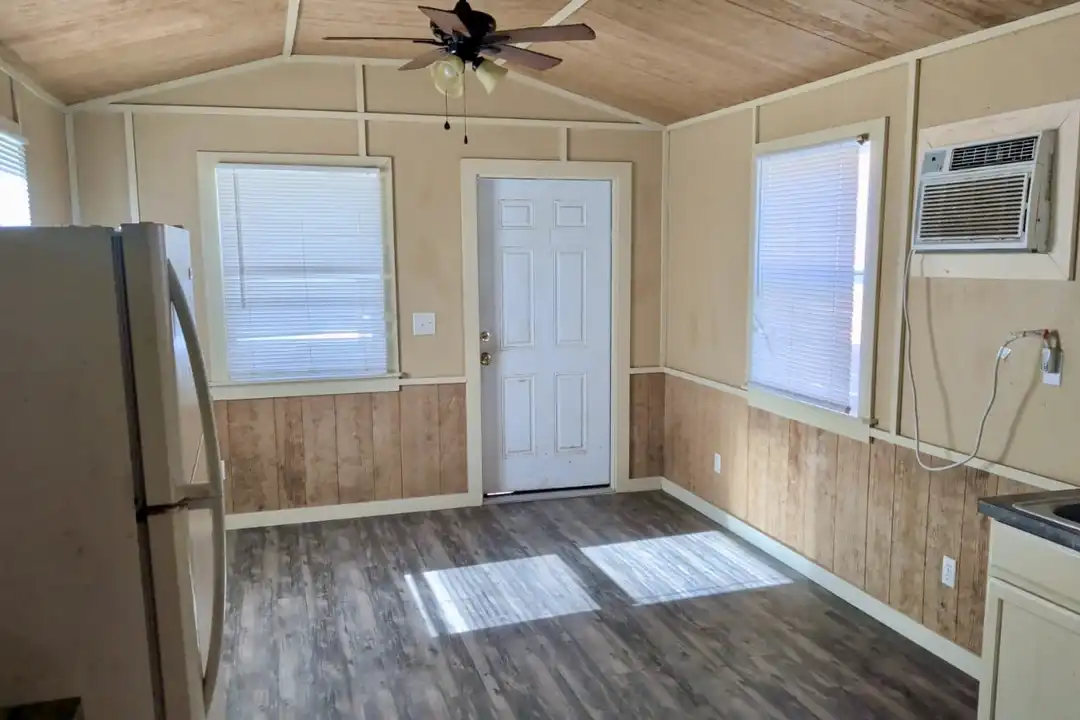 401 N Clegg St - Trinity, TX | Rent.