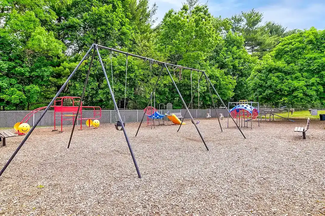 Lord Baron Apartments - 8 Baron Park Ln - Burlington, MA | Rent.