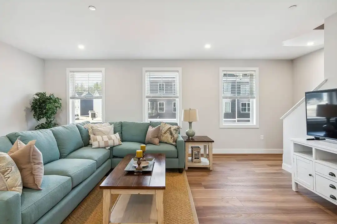 Bayberry Commons- 3 Bedroom 2.5 Bath Townhomes with 2 Car Garage - 32 ...