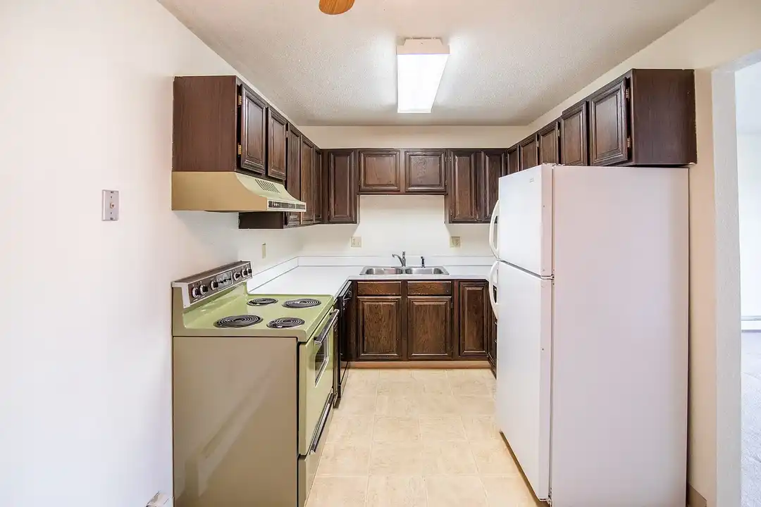 Eastbrook Apartments 3100 E Rosser Ave Bismarck Nd Rent