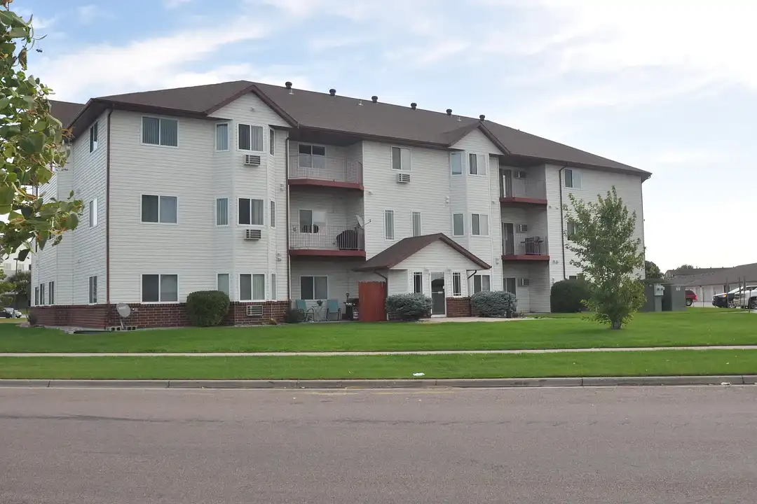 Skaff Apartments - Fargo - 4955 17th Ave S - Fargo, ND | Rent.