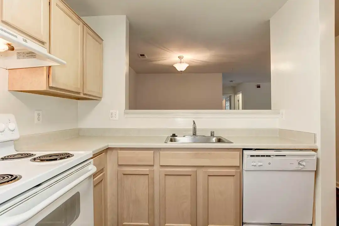 County Center Crossing - 7000 Lakota Dr - Woodbridge, VA | Rent.