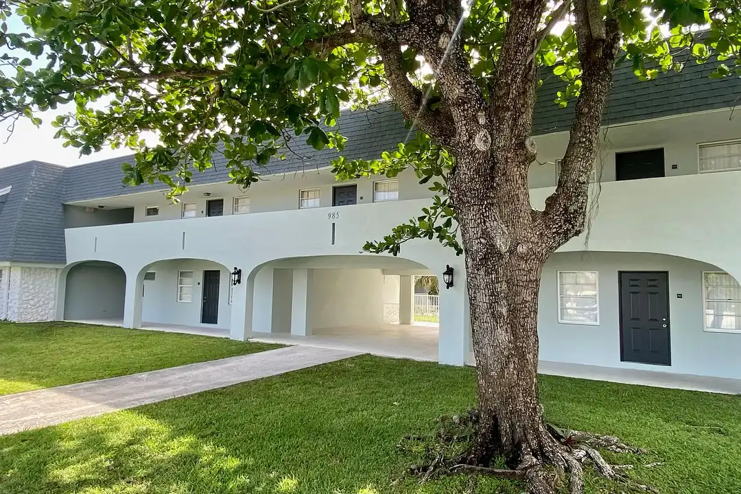 Brandon Palm Springs - 965 Manor Dr - Palm Springs, FL | Rent.