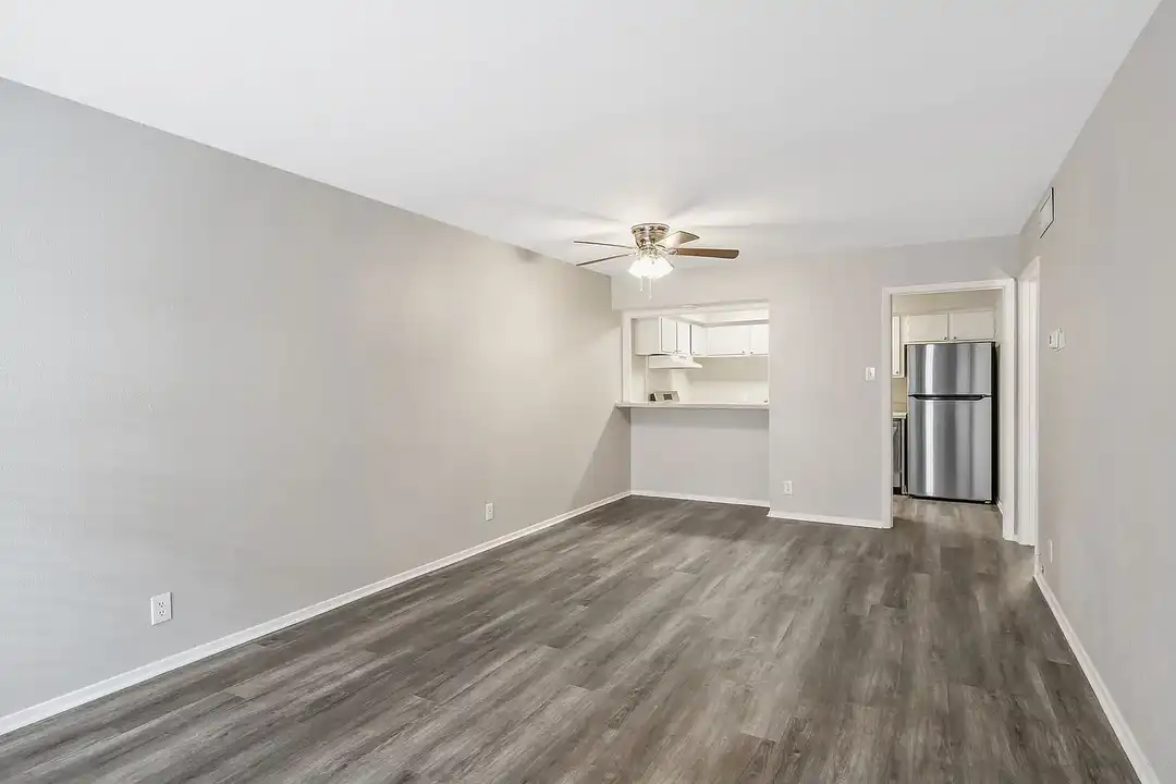 Barclay Apartments - 3301 S Broadway Ave - Tyler, TX | Rent.