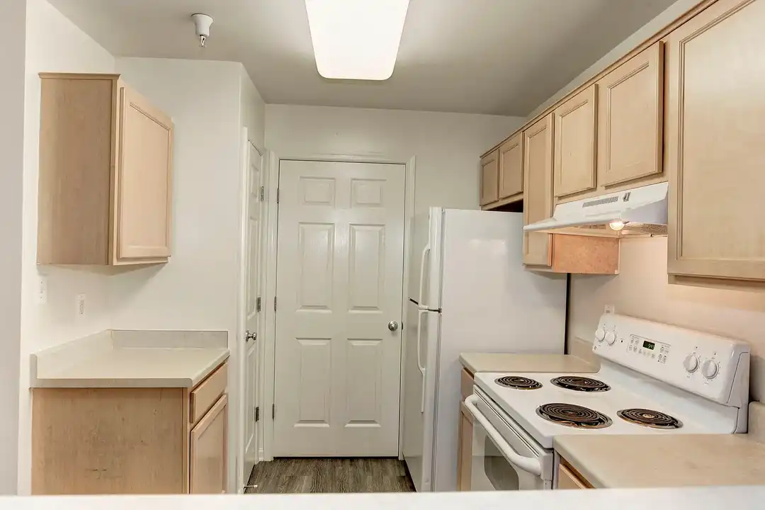 County Center Crossing - 7000 Lakota Dr - Woodbridge, VA | Rent.