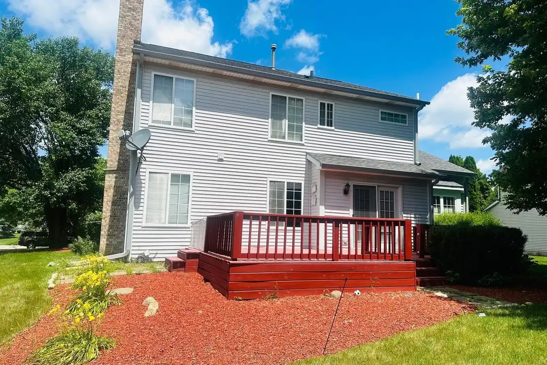 360 Thomas Dr - West Chicago, IL | Rent.