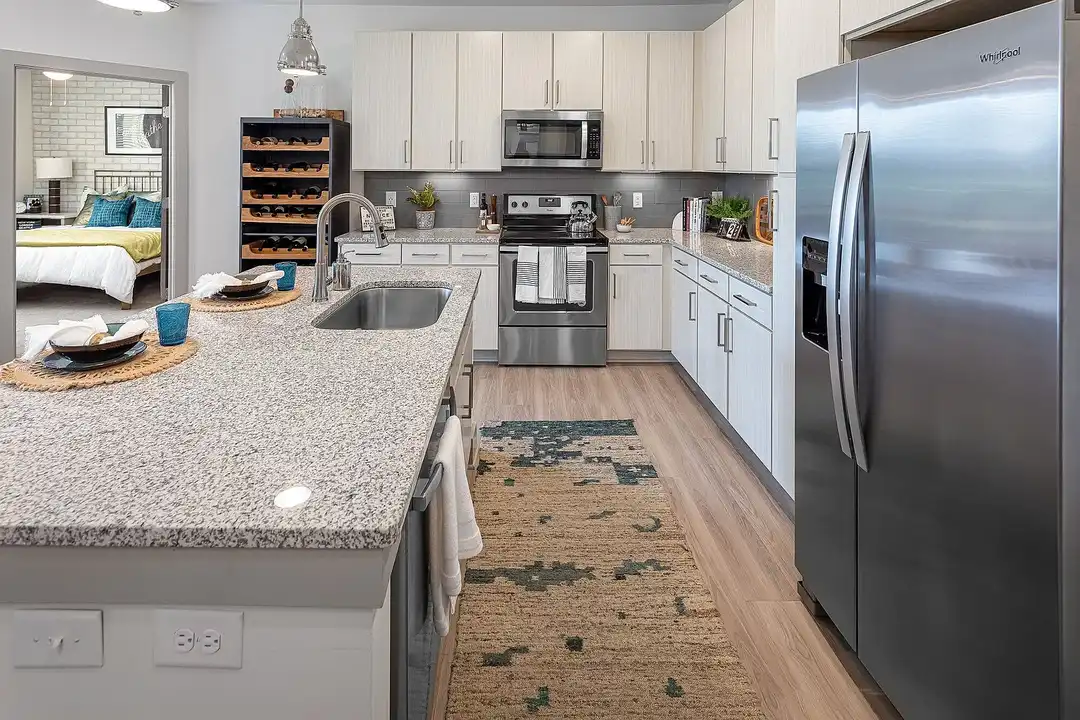 8 Metro Station - 5025 Wembley Central Ln - Charlotte, NC | Rent.