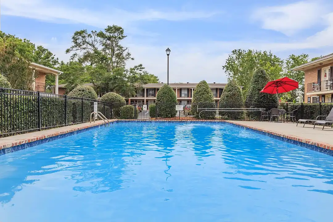 Manor House Apartments - 117 Demontluzin Ave - Bay Saint Louis, MS | Rent.