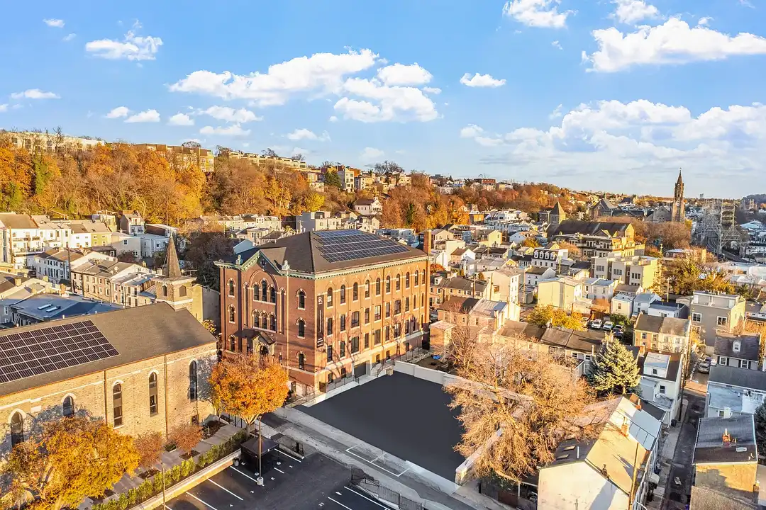 The Roe at Manayunk Apartments and Townhomes - 172 Conarroe St ...