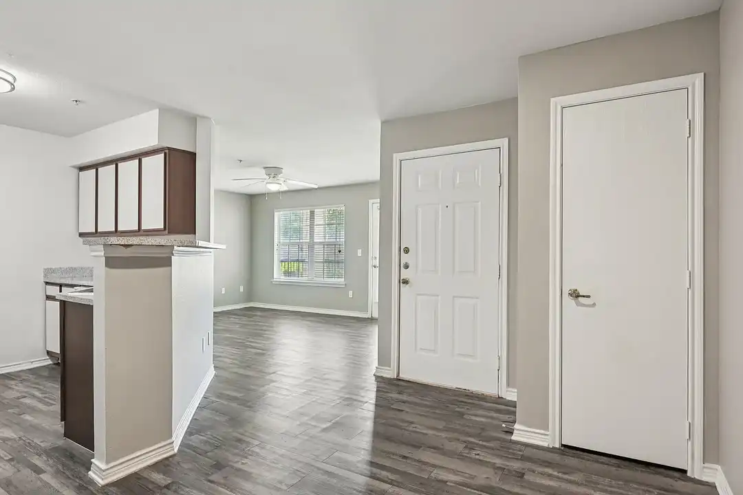 Timber Oaks Apartments - 700 Timber Oaks Ln - Grand Prairie, TX | Rent.