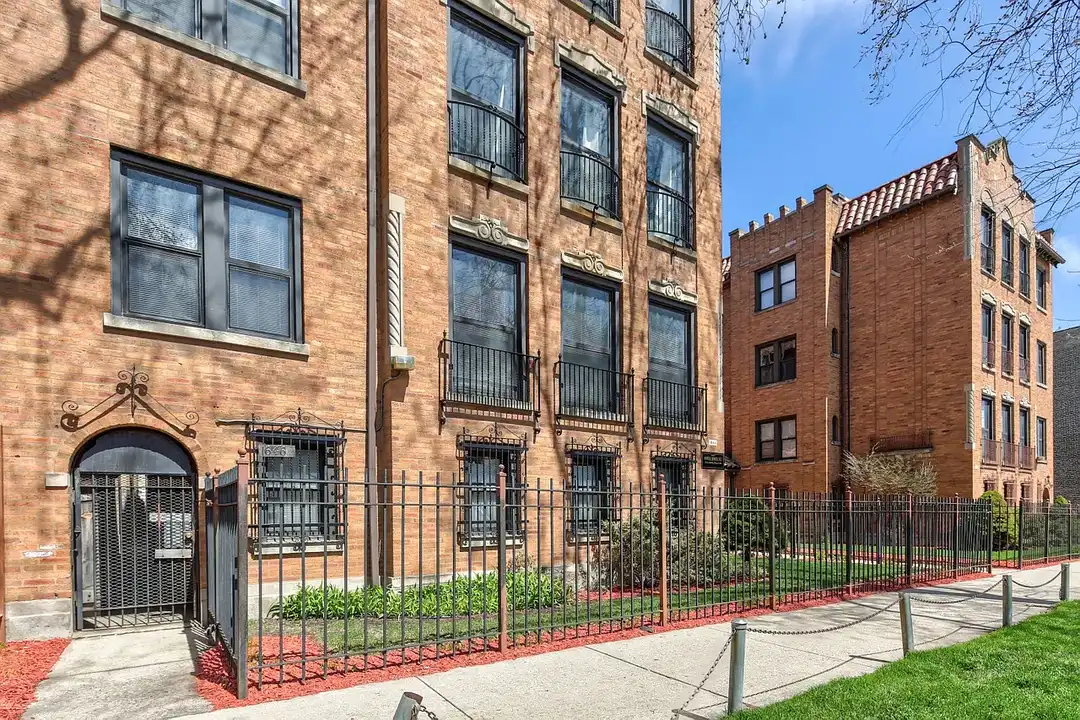 Farwell Apartments - 1636 W Farwell Ave - Chicago, IL | Rent.