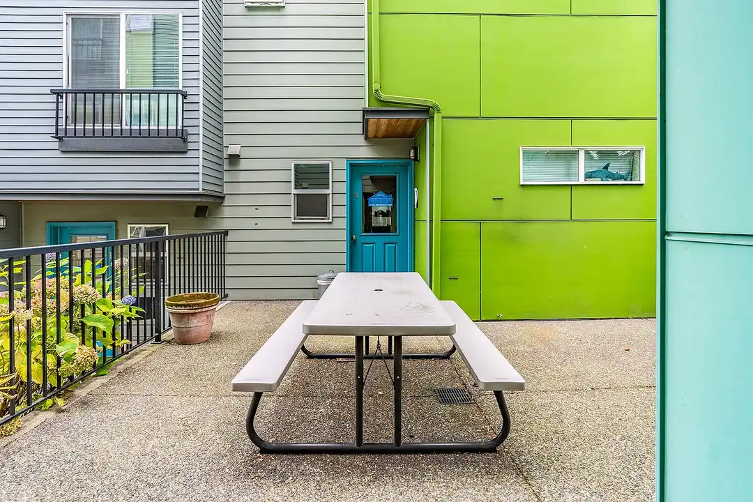 Videre - Courtyard Studios on Cap Hill! - 216 23rd Ave E - Seattle, WA | Rent.