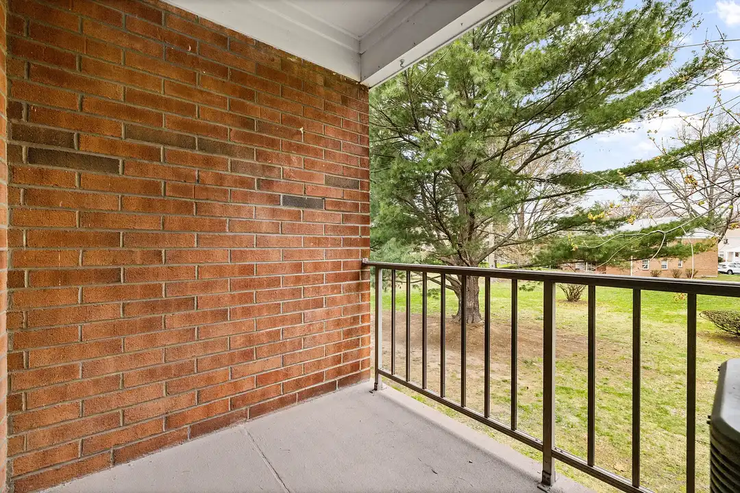 Gateway Apartments - 200 Gateway Dr - Edwardsville, PA | Rent.