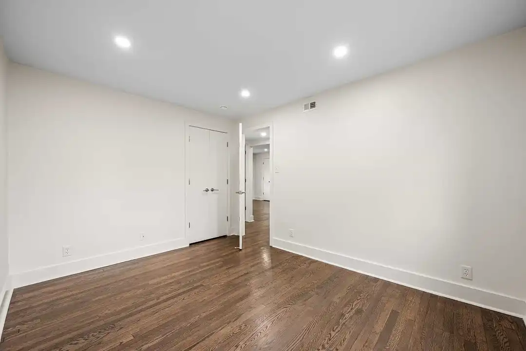 Drexelbrook Apartments - 4804 Drexelbrook Dr - Drexel Hill, PA | Rent.
