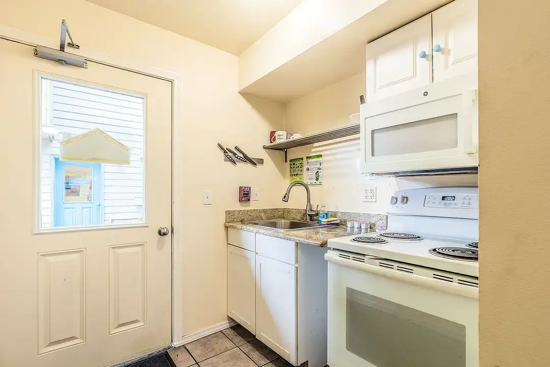 Videre - Courtyard Studios on Cap Hill! - 216 23rd Ave E - Seattle, WA | Rent.