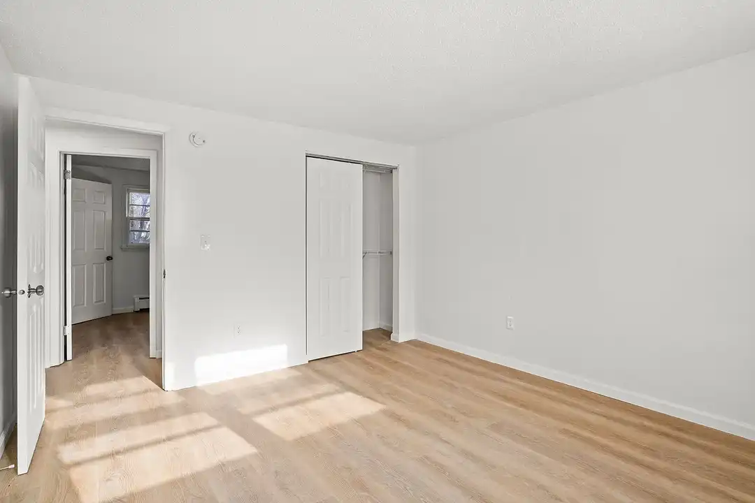 Timberlane Estates - 5000 Oak Crest Courtyard - Syracuse, NY | Rent.