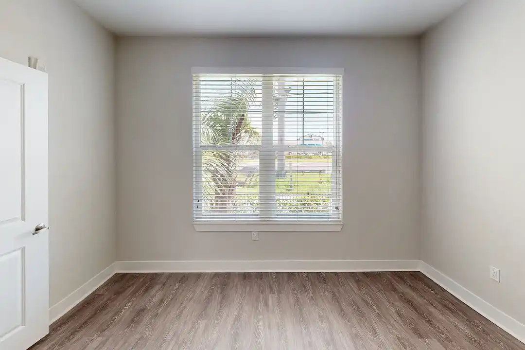 Peridot Palms - 10601 Gandy Blvd N - Saint Petersburg, FL | Rent.