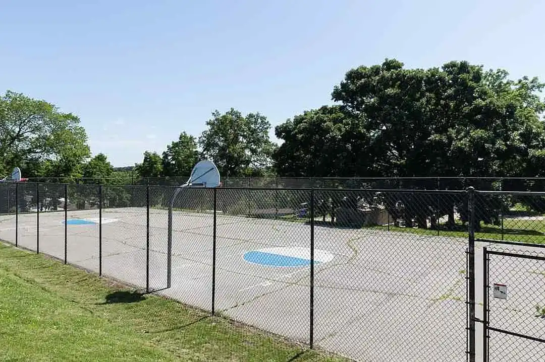 Independence Station - 301 S Sue Ellen Ave - Independence, MO | Rent.