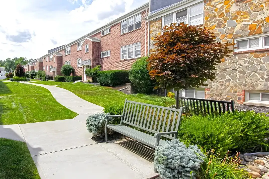 Menands Gardens - 2 McDonald Cir - Menands, NY | Rent.