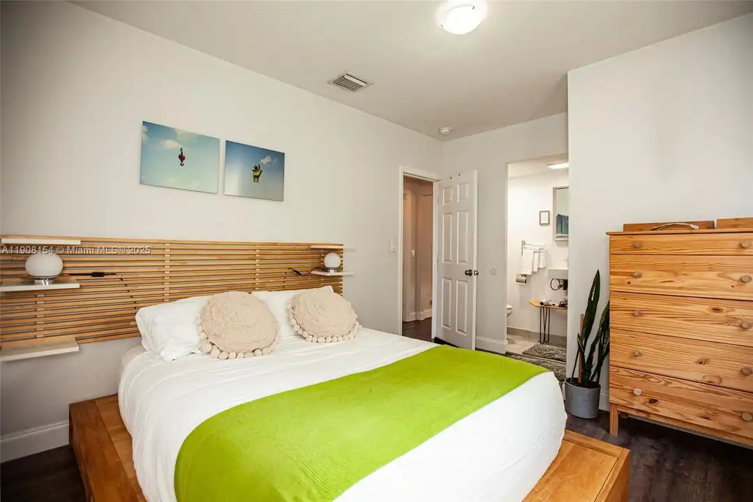 1050 NW 46th St #1050 - Miami, FL | Rent.