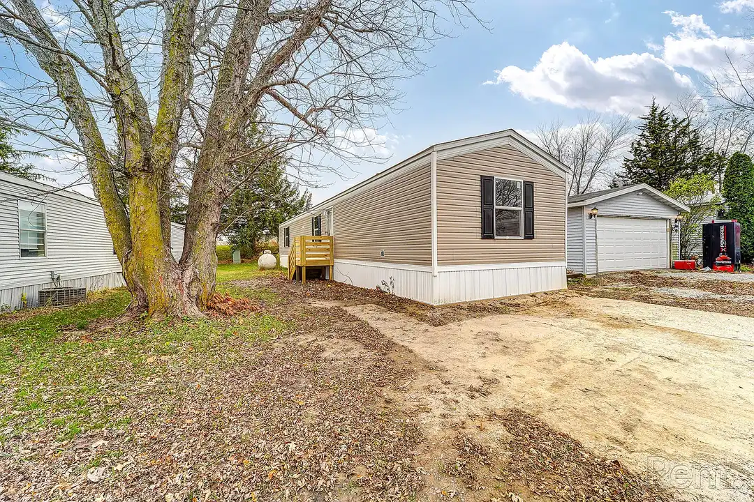 Aztec MHC - 3902 Bluff Rd - Fort Madison, IA | Rent.
