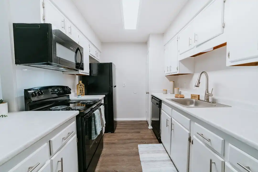 Kingswood Apartments - 5453 Old Shell Rd - Mobile, AL | Rent.