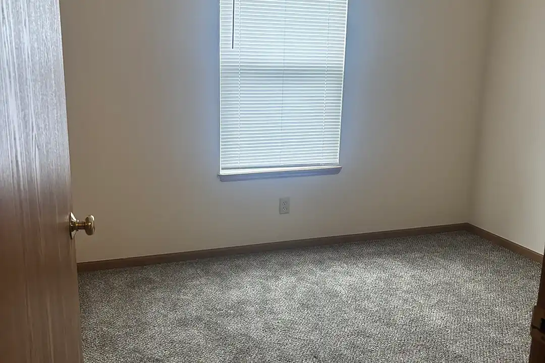 Cedar Cliff Apartments - 184 Cedar Cliff Rd - Richmond, IN | Rent.
