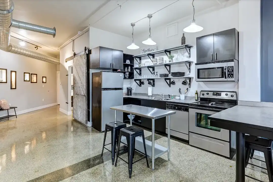 Wilhoit Plaza Lofts - 430 W Pershing St - Springfield, MO | Rent.