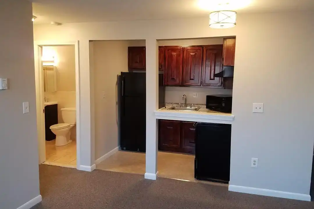 Whitney Manor - 990 Capitol Ave - Hartford, CT | Rent.
