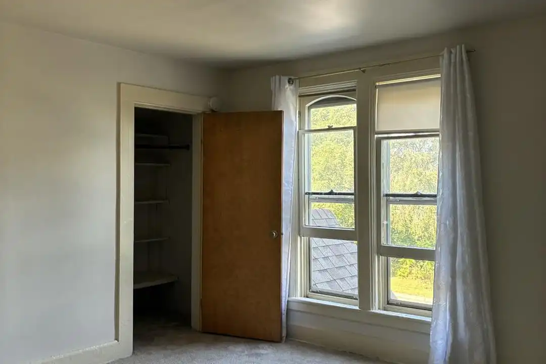 376 Hendee St - Elgin, IL | Rent.