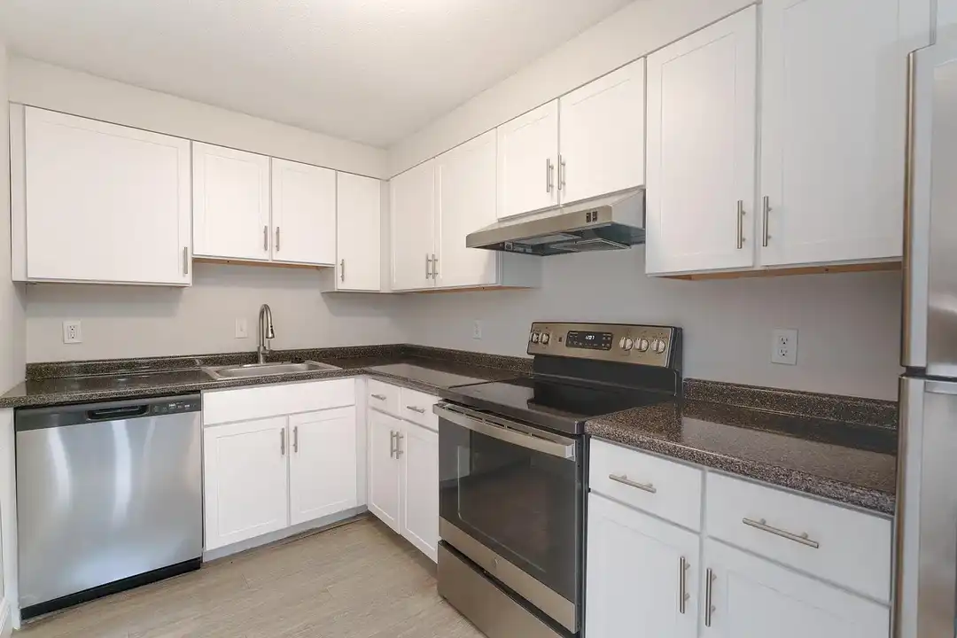 Stone Run East - 8 Old Stone Way - Weymouth, MA | Rent.