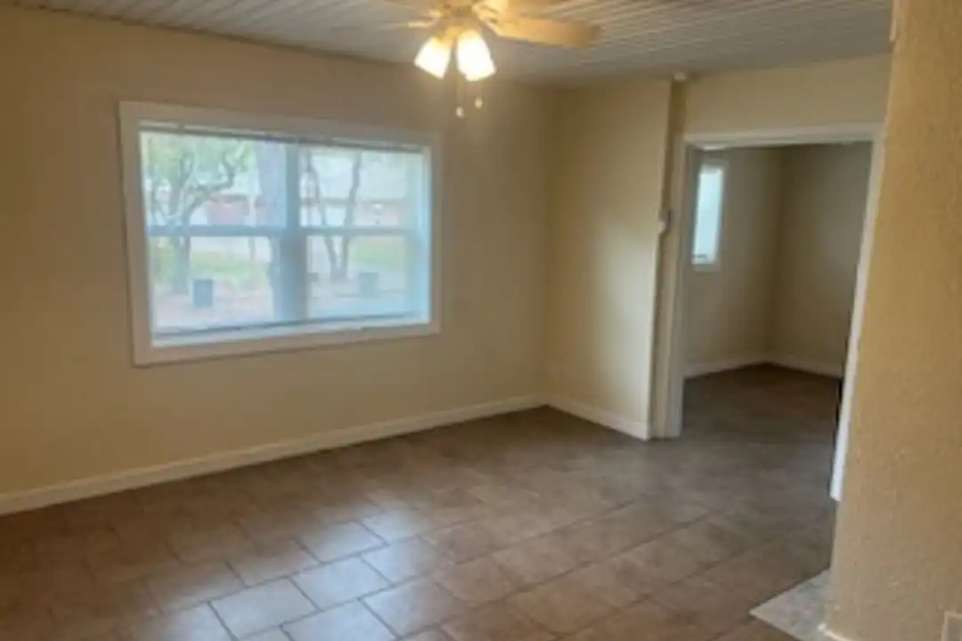 154 Westview Ave unit Westview Apts. Unit 14 - Valparaiso, FL | Rent.