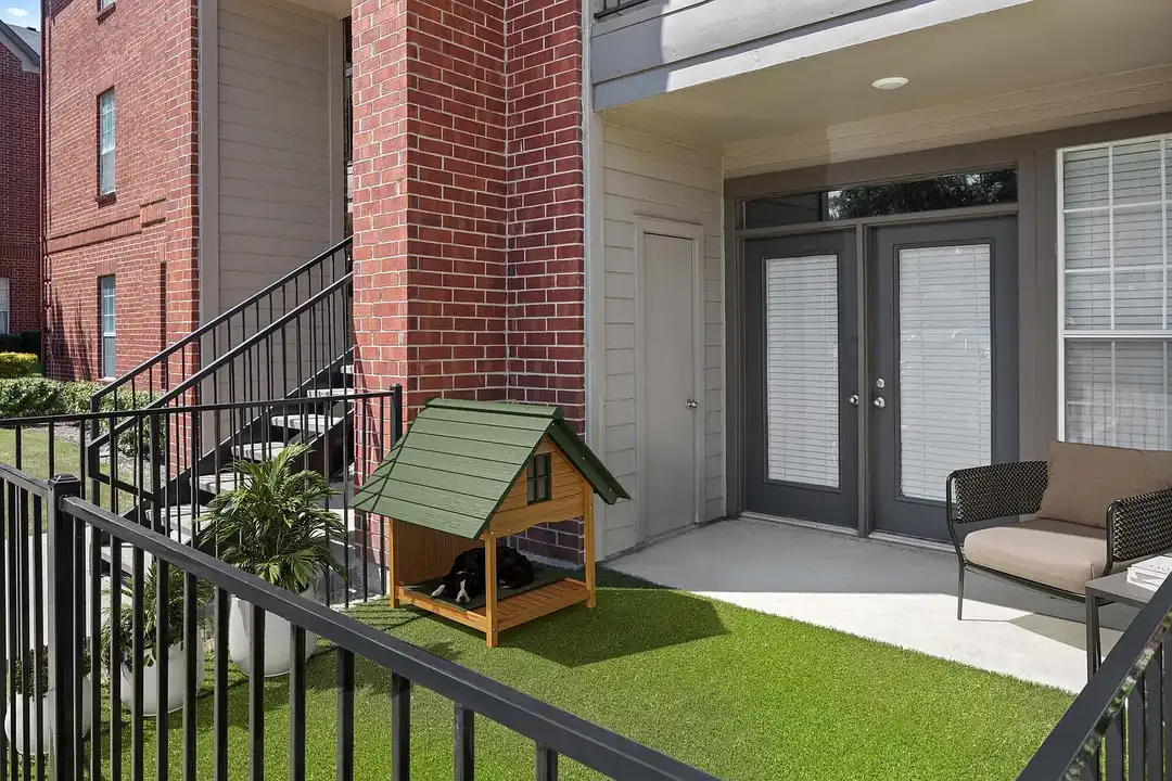 Camden Addison - 17200 Westgrove Dr - Addison, TX | Rent.