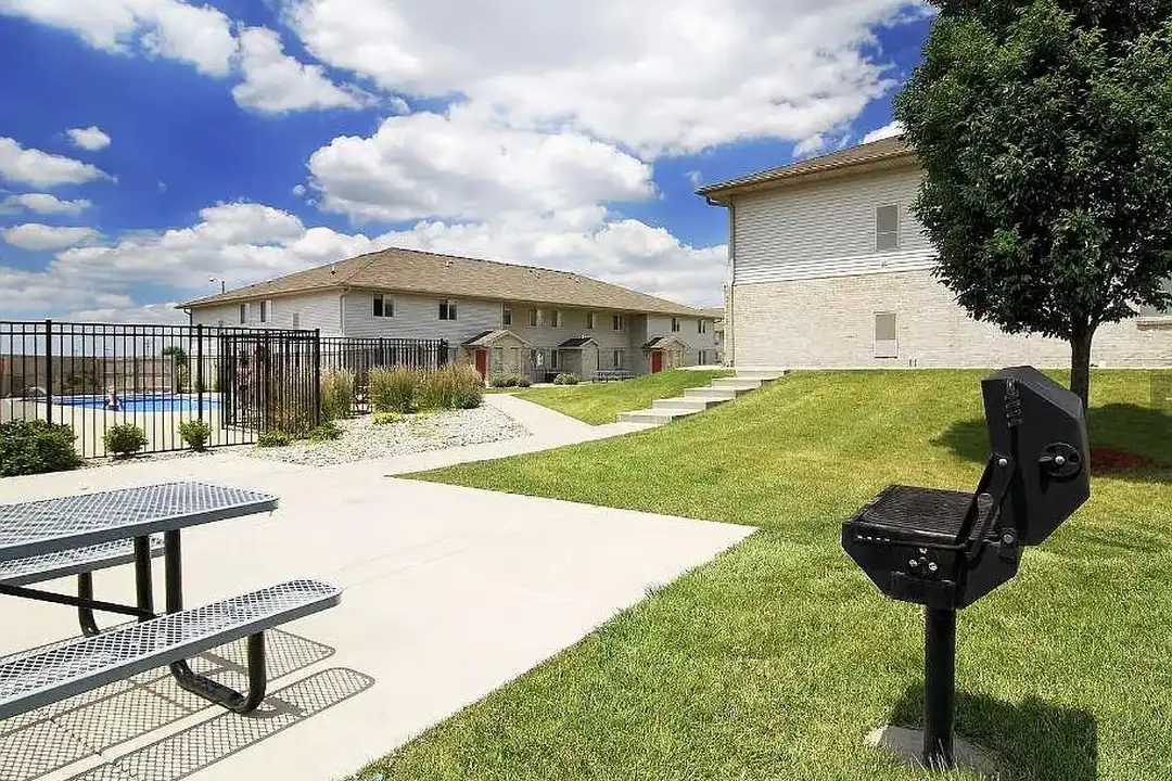 Oak Point - 1430 Trumbull Ave - Normal, IL | Rent.