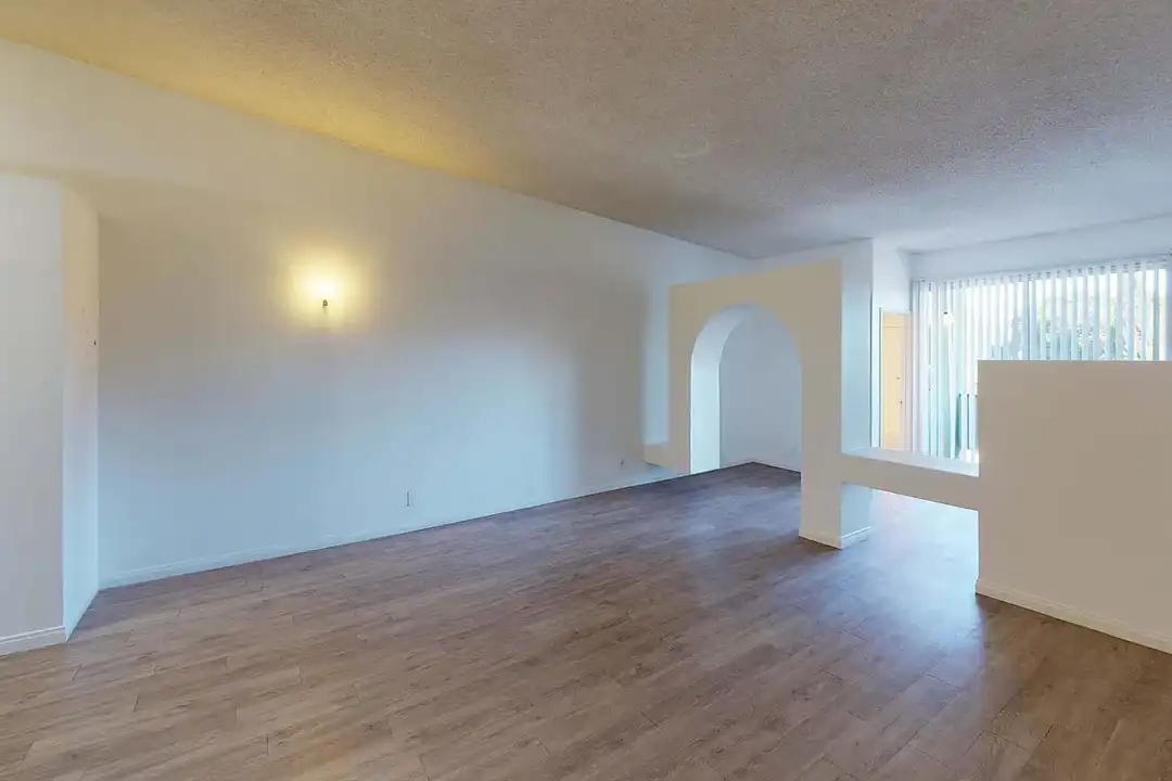 Oxnard Plaza - 11313 W Oxnard St - North Hollywood, CA | Rent.