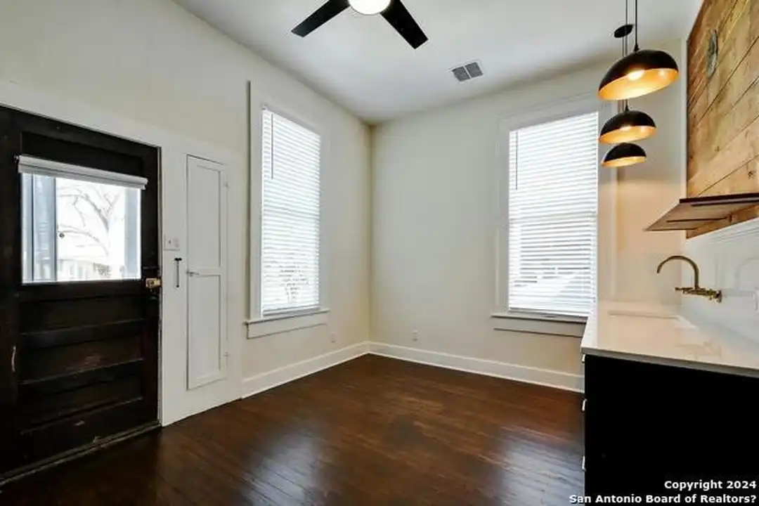 423 W Woodlawn Ave #2 - San Antonio, TX | Rent.