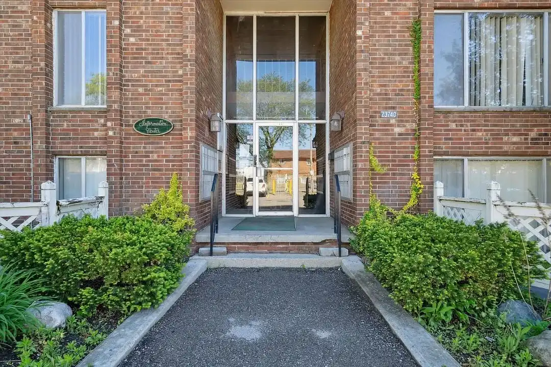 Parkside Apartments - 23740 Fenkell Ave - Detroit, MI | Rent.
