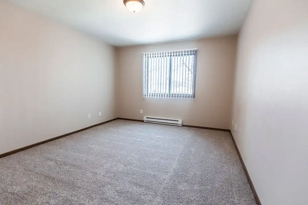 Library Lane - 2120 Library Ln - Grand Forks, ND | Rent.