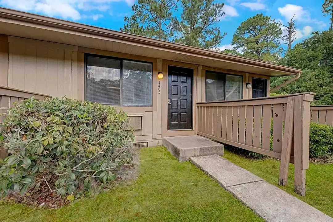 Pelican Pointe - 1333 Dunn Ave - Jacksonville, FL | Rent.