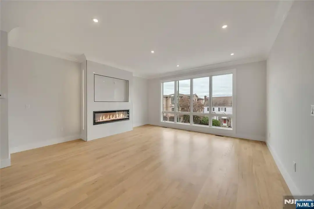 530 Roff Ave unit A - Palisades Park, NJ | Rent.