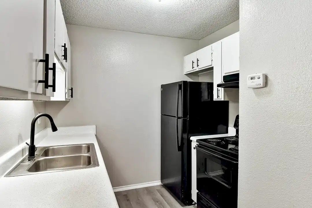 The Lodge at Timberhill - 5544 Timberhill - San Antonio, TX | Rent.