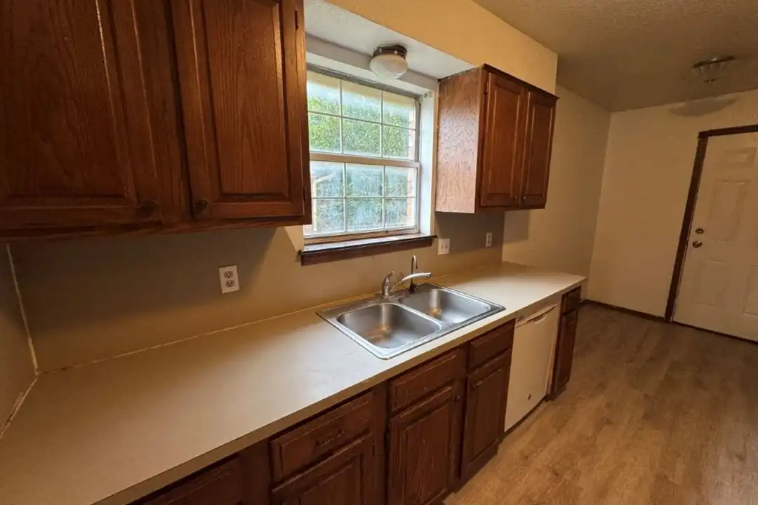 715 N Robin Way - Mustang, OK | Rent.