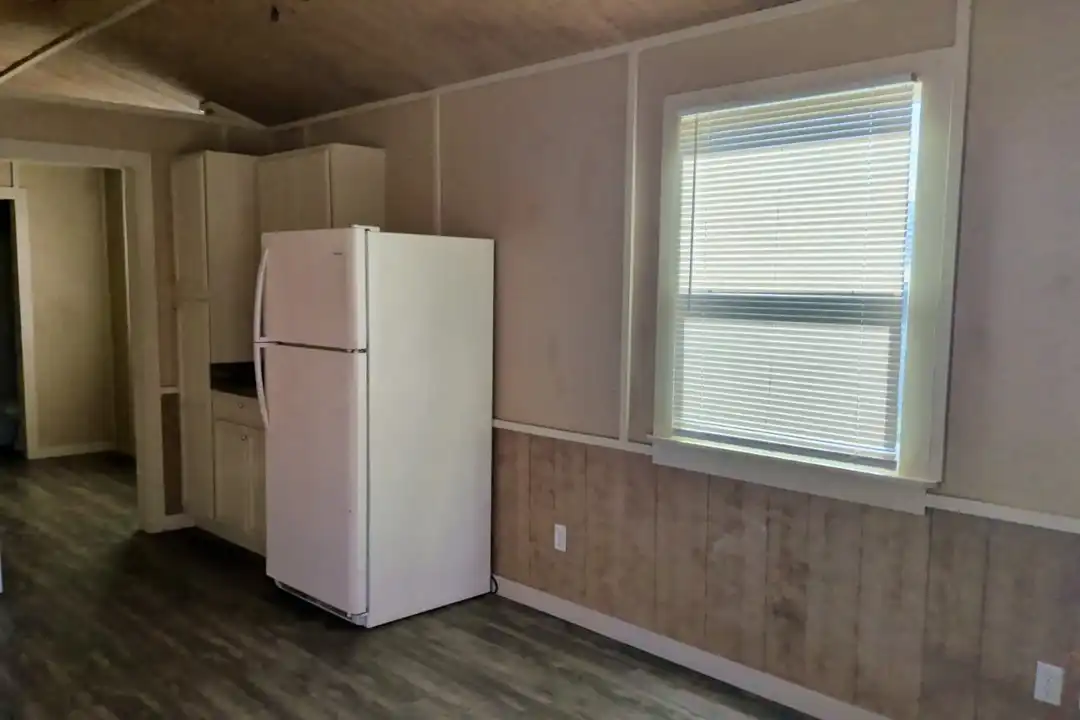 401 N Clegg St - Trinity, TX | Rent.