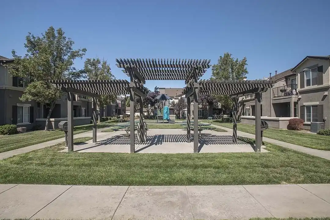9444 Harbour Point Dr Elk Grove Ca 95758