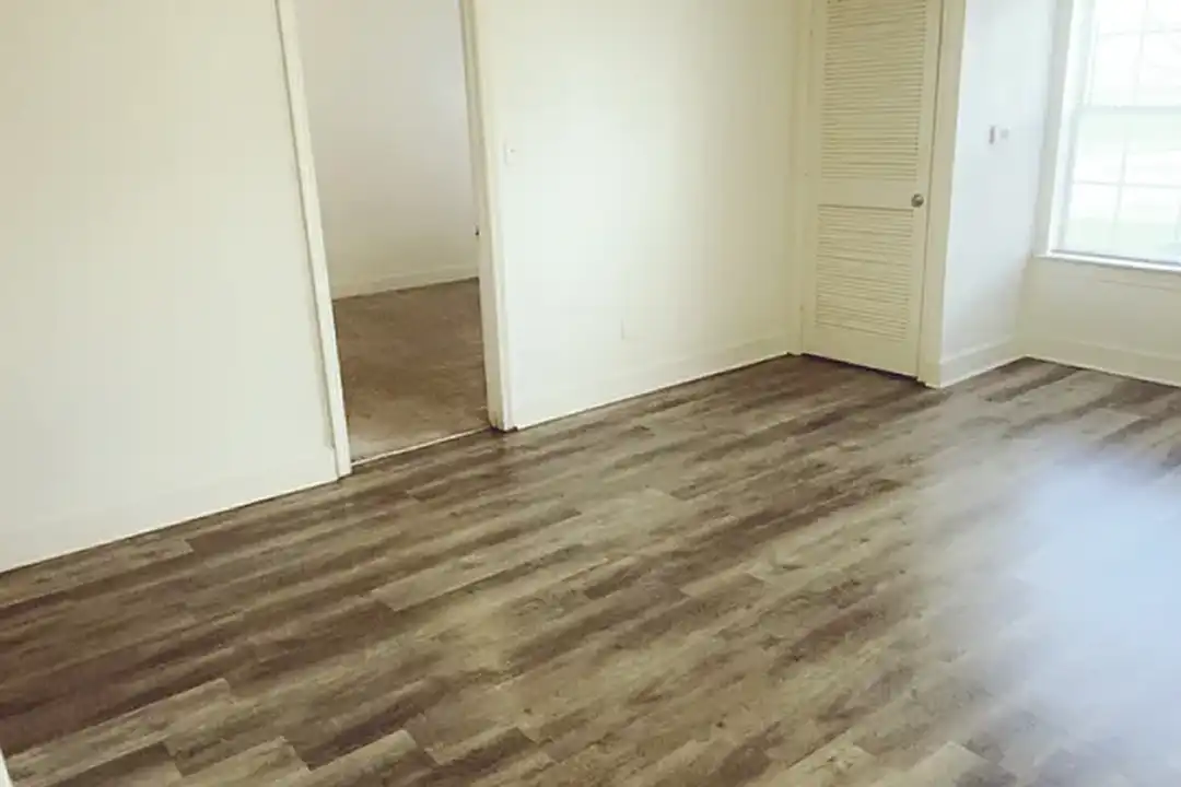 Parkway Place Apartments - 2115 Central Pkwy SW - Decatur, AL | Rent.