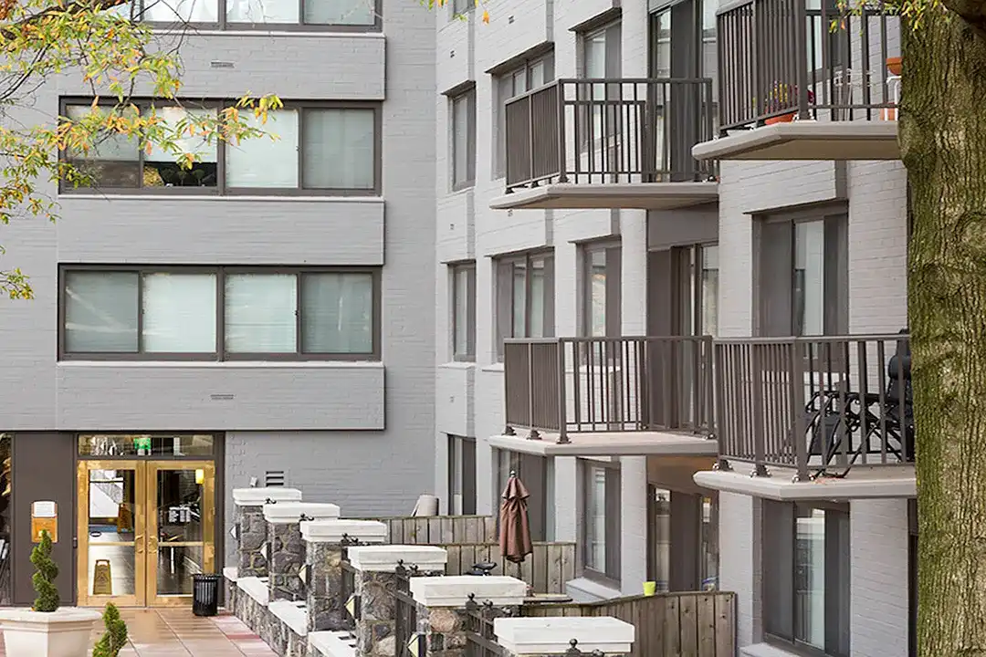 Alister Arlington Ridge - 2400 S Glebe Rd - Arlington, VA | Rent.