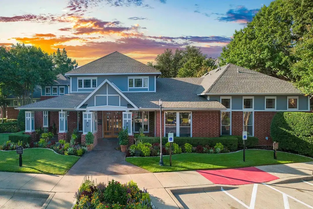MAA Grand Courtyards - 525 W Westchester Pkwy - Grand Prairie, TX | Rent.