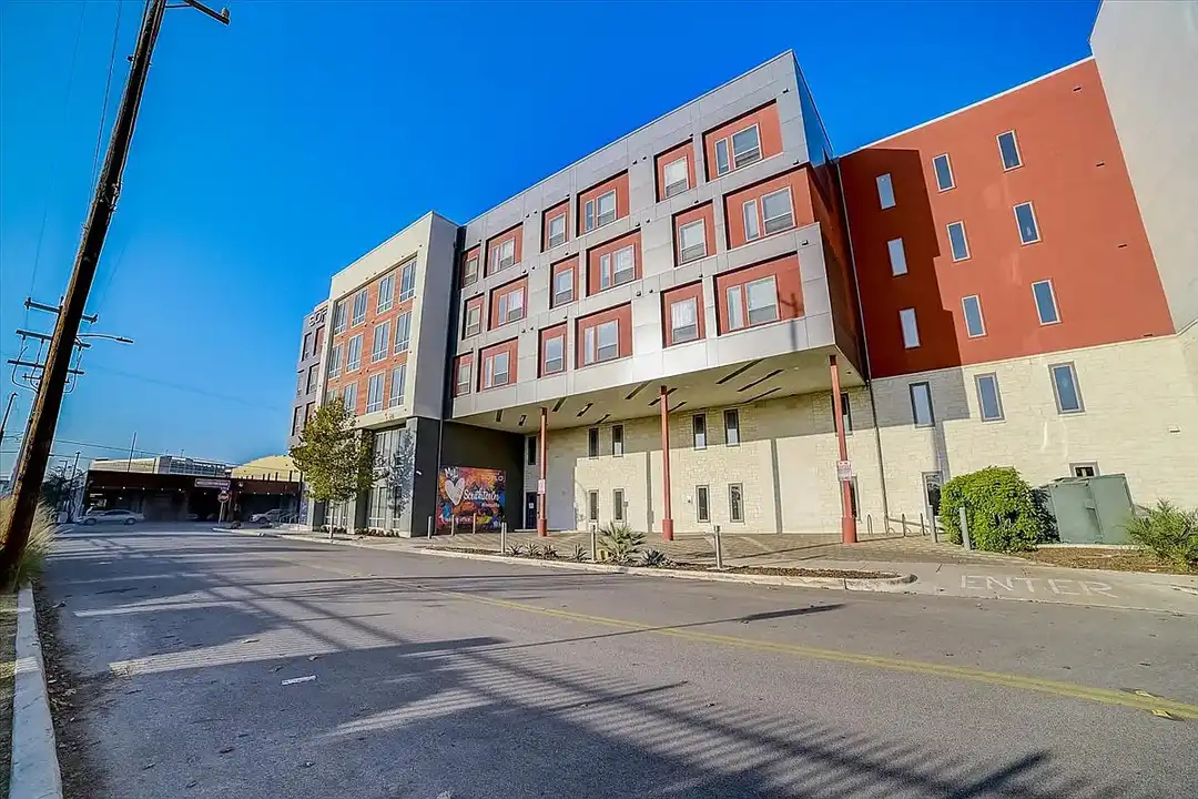 Encore SoFlo - 326 S Flores St - San Antonio, TX | Rent.