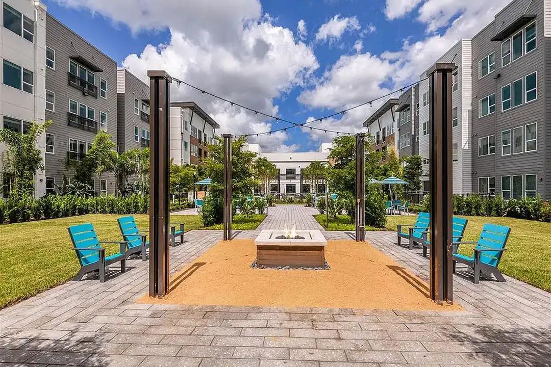 Lyra - 2260 Ringling Blvd - Sarasota, FL | Rent.