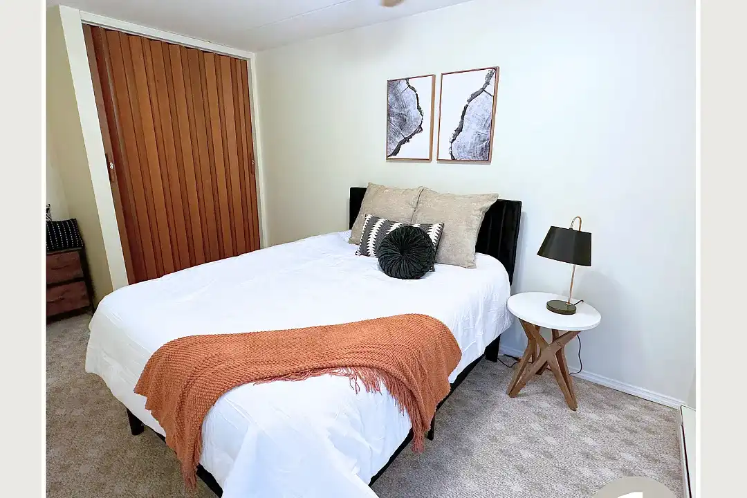 Le Mars 26-Unit (Midtown Apartments) - 320 1st Ave SE - Le Mars, IA | Rent.